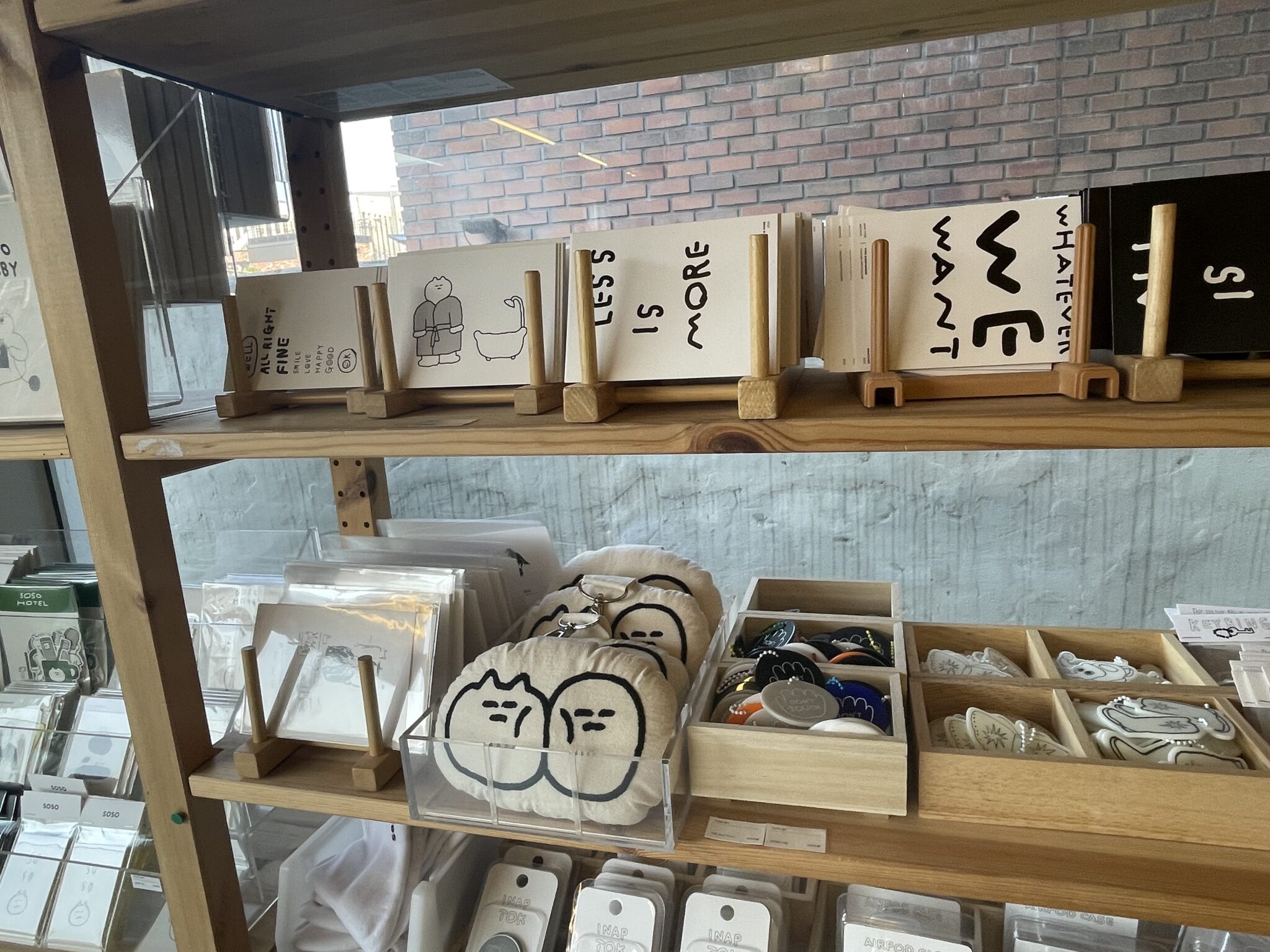 韓国弘大の雑貨屋。objectやKpopグッズのWITH MUU